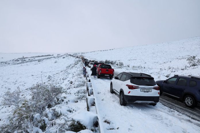 Cut-off low bringing floods, snow, gale-force winds - Inside Politic